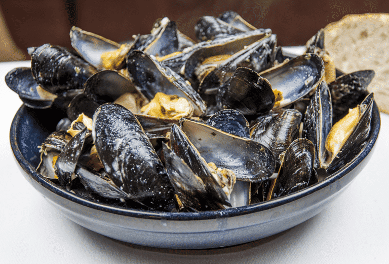 How to clean and debeard mussels in 3 easy steps